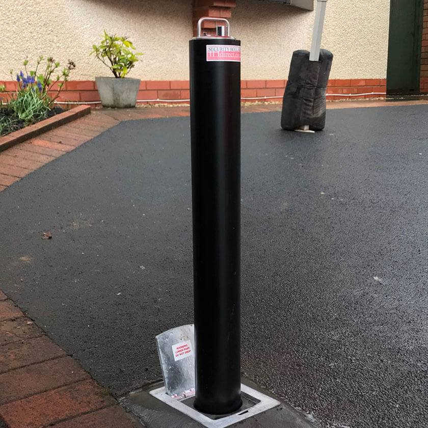 R14 Lift Assist Telescopic Bollard | Security Bollards Direct